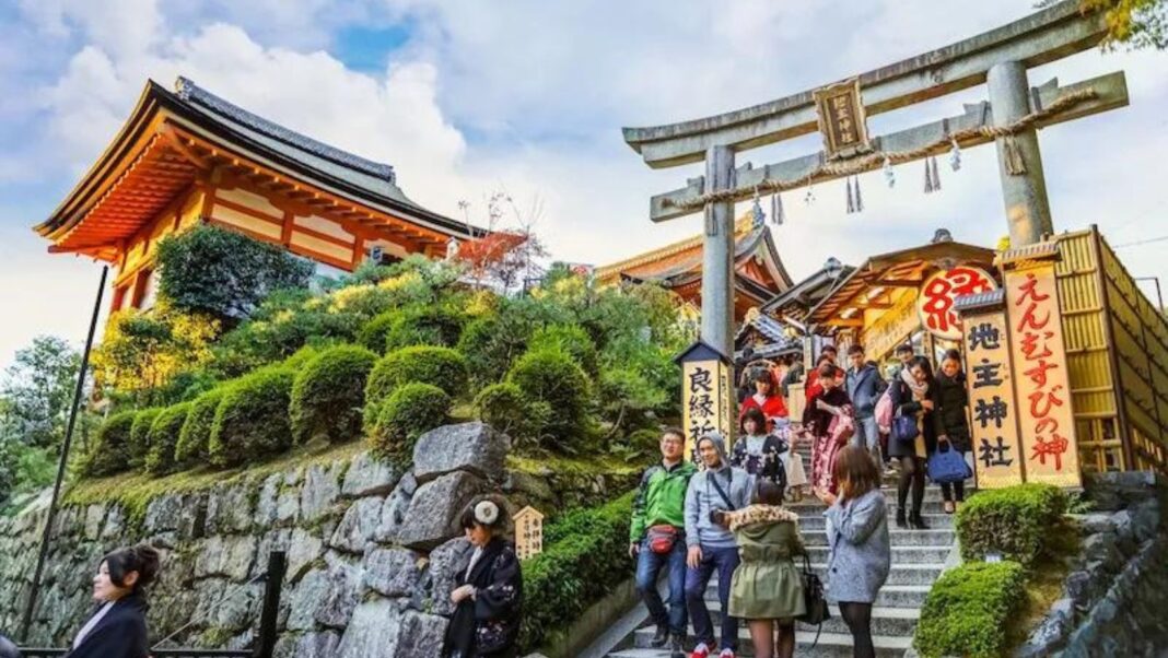 Shinto Prayer Practices and Rituals | AncientPedia