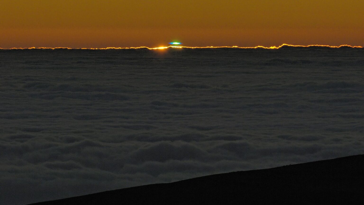 Green Flash: A Rare Optical Phenomenon at Sunset or Sunrise
